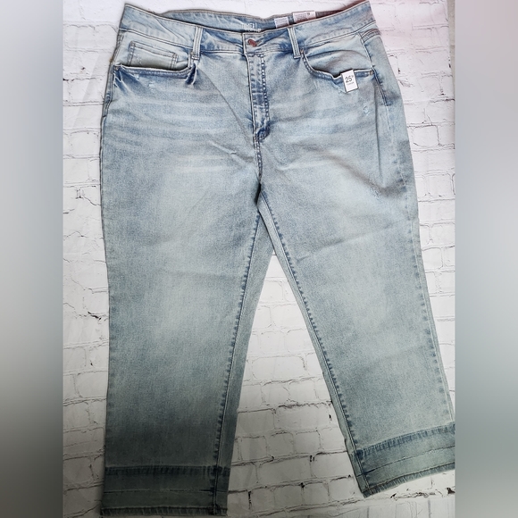 Time and Tru | Jeans | Nwt Ladies Time And True High Rise Straight ...